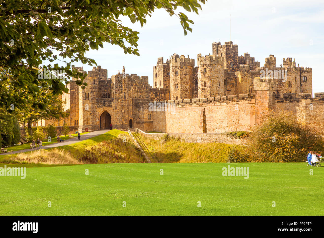Home of the duke of northumberland hi-res stock photography and images ...