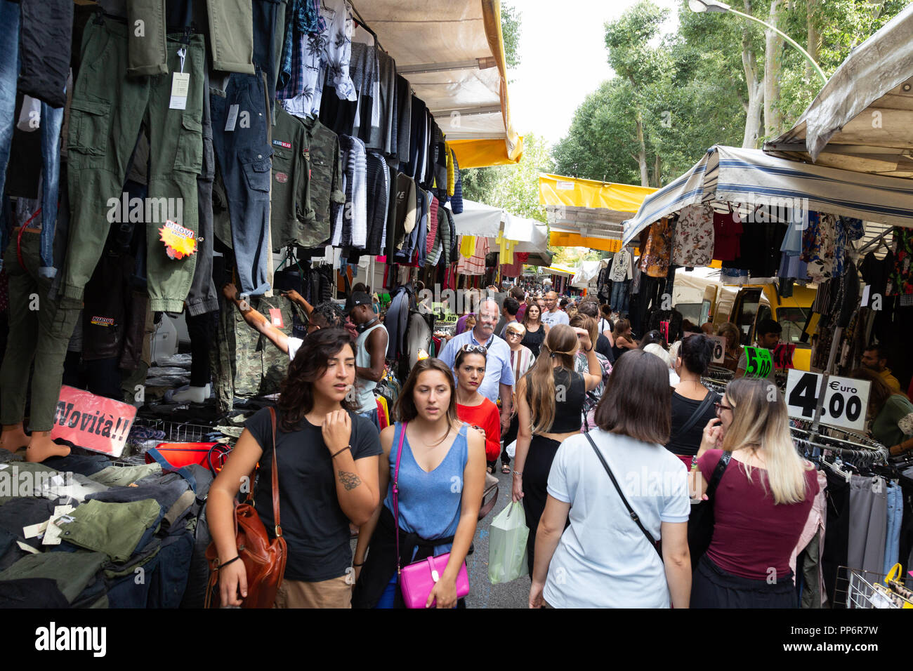 Italian market people hi-res stock photography and images - Alamy