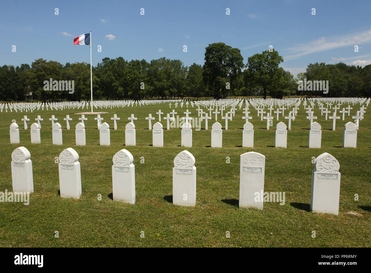 Graves of French soldiers fallen during the First World War at the ...
