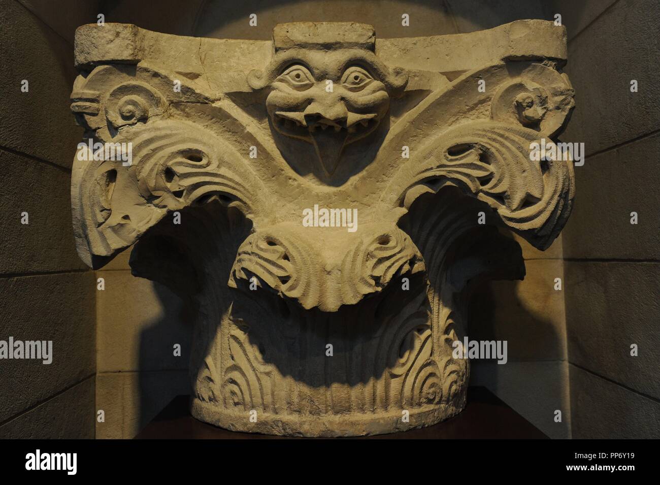 Romanesque art. Acanthus capital decorated with the head of a monster ...