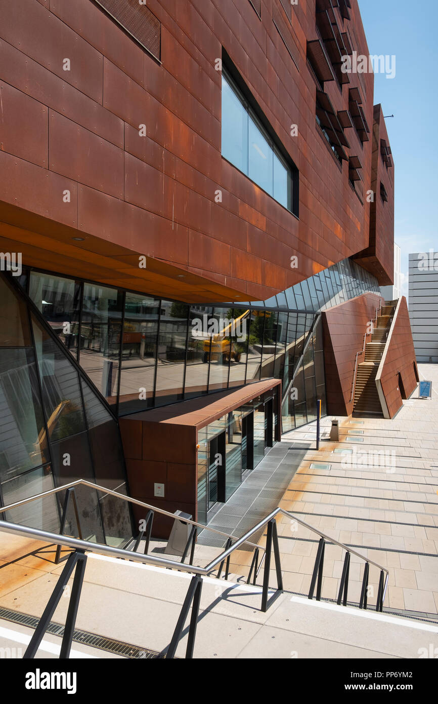Vienna University of Economics and Business: The buildings of the ...