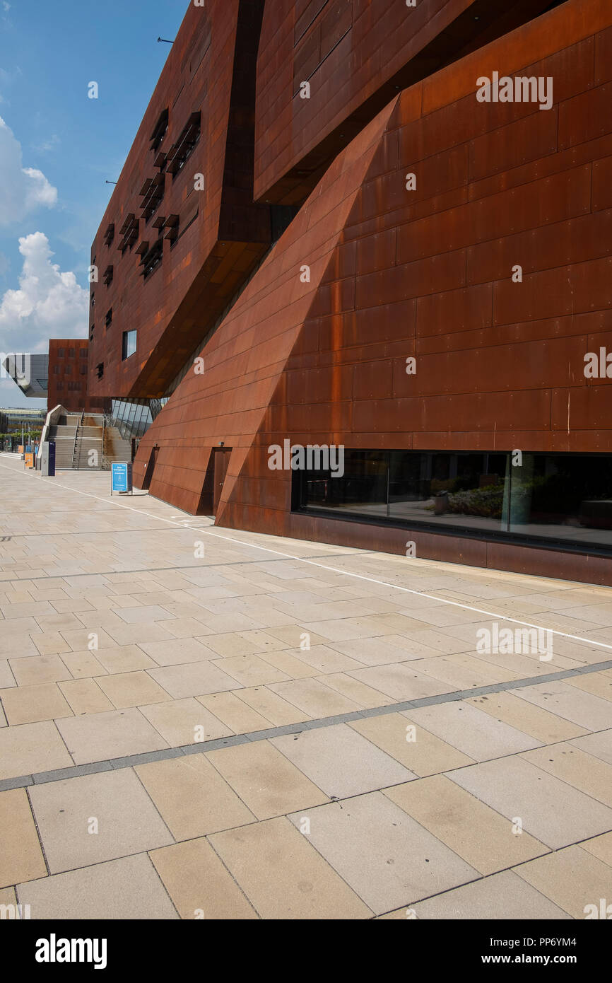 Vienna University of Economics and Business: The buildings of the ...