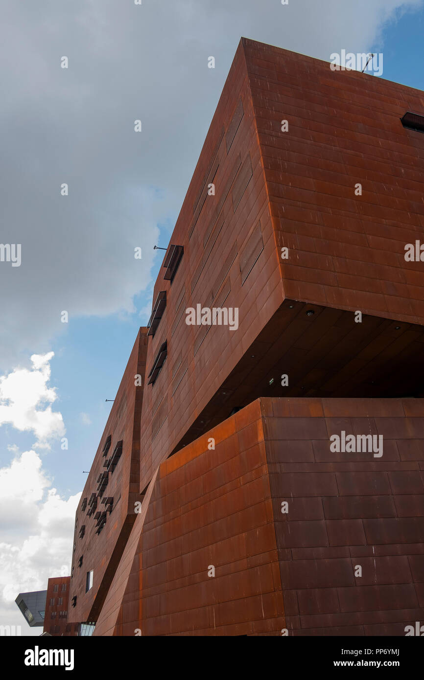 Vienna University of Economics and Business: The buildings of the ...
