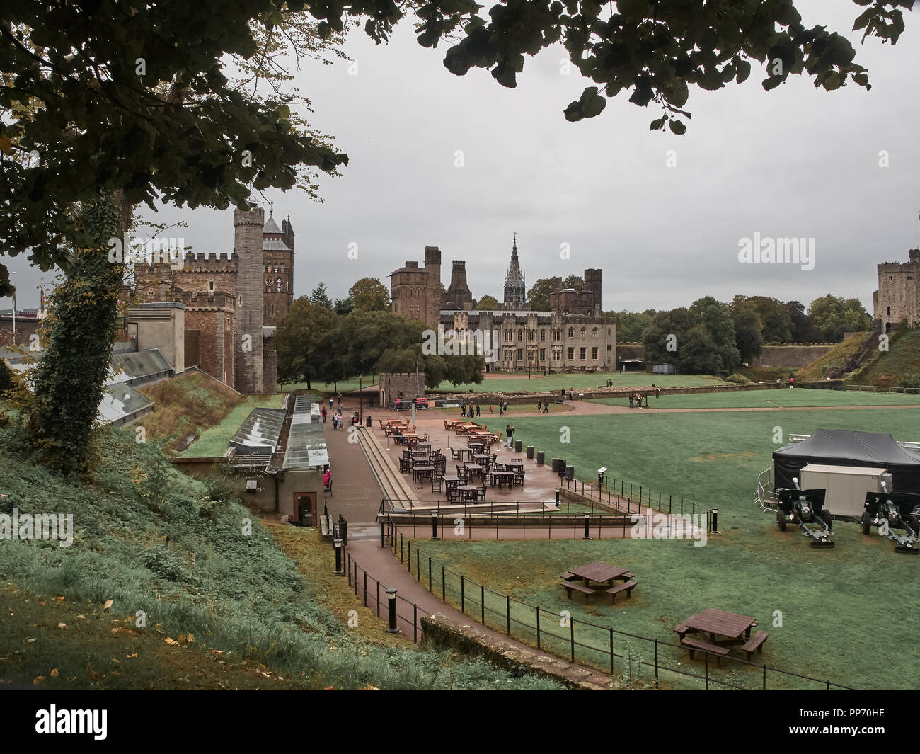 Cardiff castles hi-res stock photography and images - Alamy