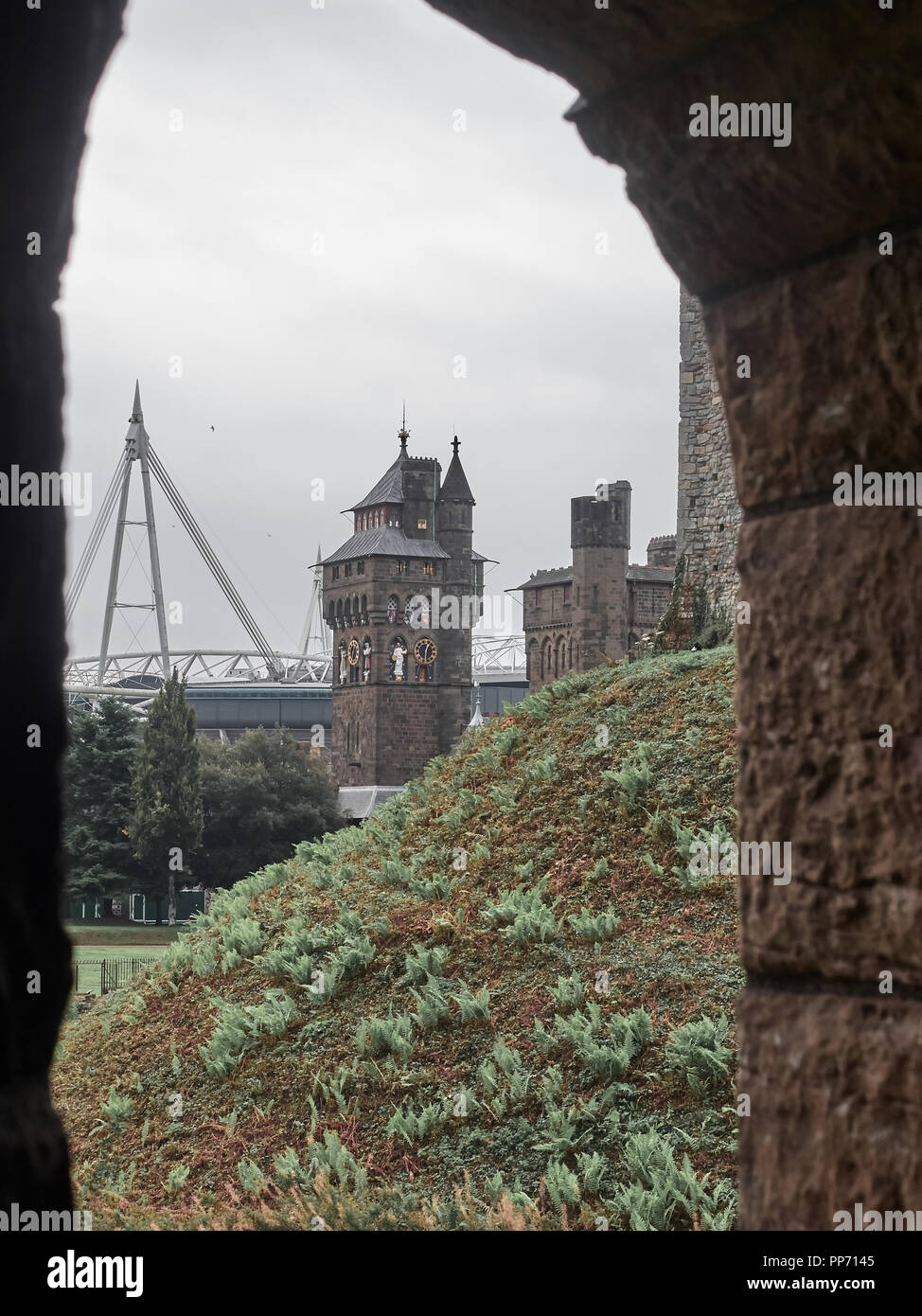 Cardiff castles hi-res stock photography and images - Alamy