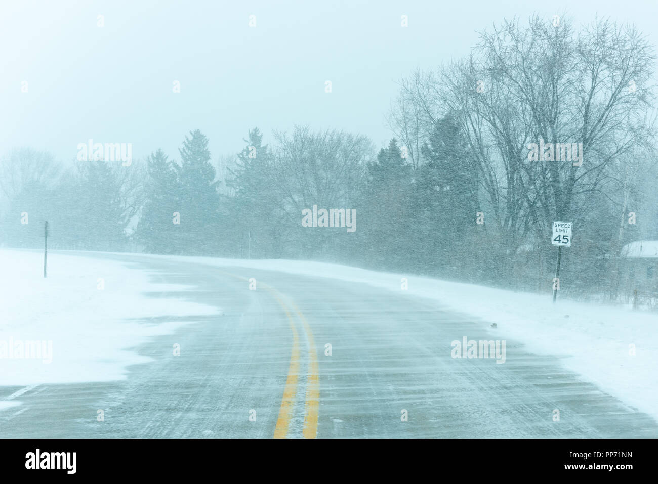 Blizzard sign highway hi-res stock photography and images - Alamy
