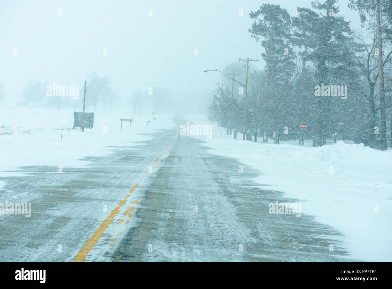 Blizzard sign highway hi-res stock photography and images - Alamy