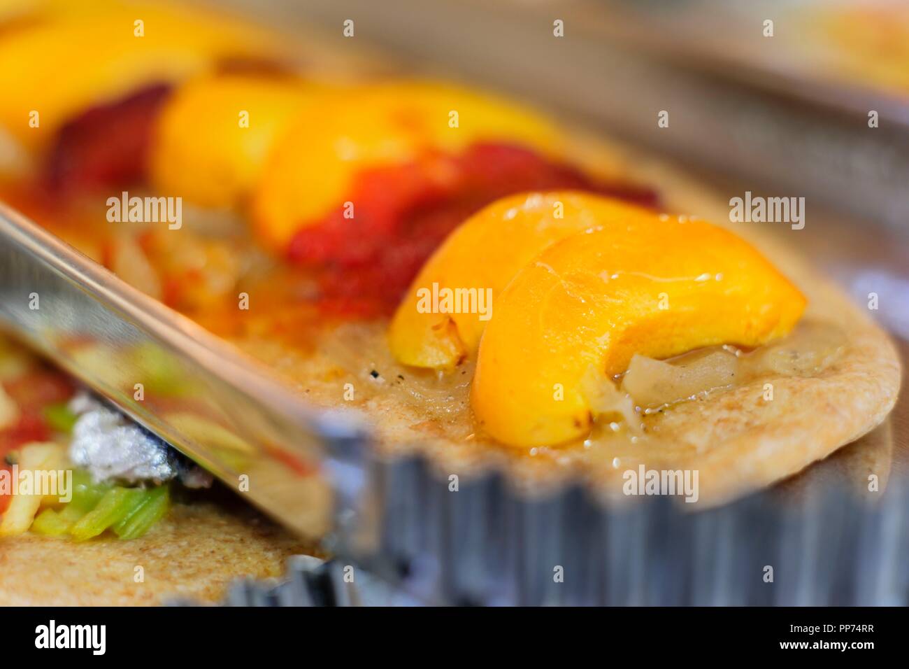 Coque de cebolla confitada albaricoque y sobrassada de Porc Negre, La ...