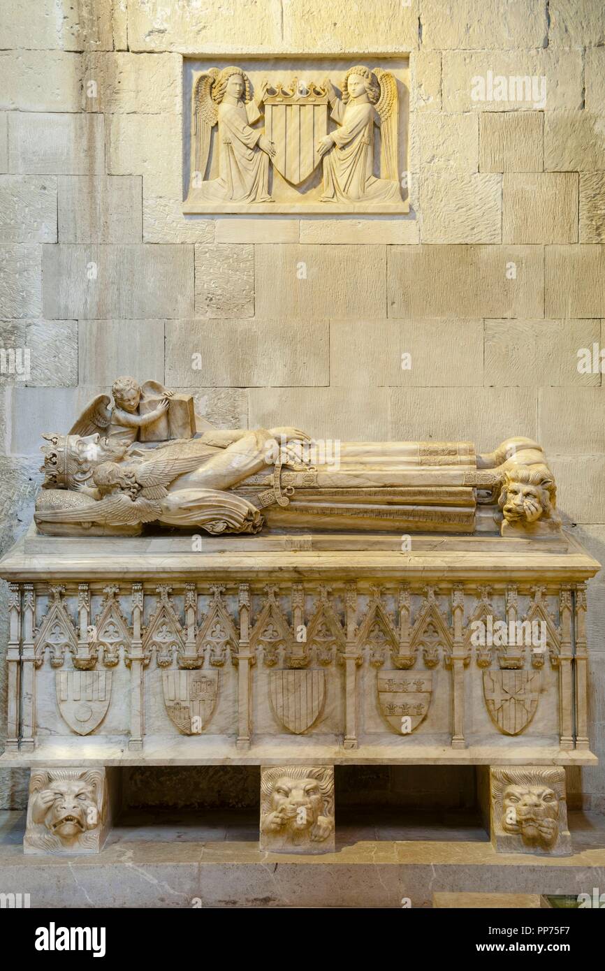 sarcofago de Jaume II, mausoleo de los reyes de Mallorca,construido en ...