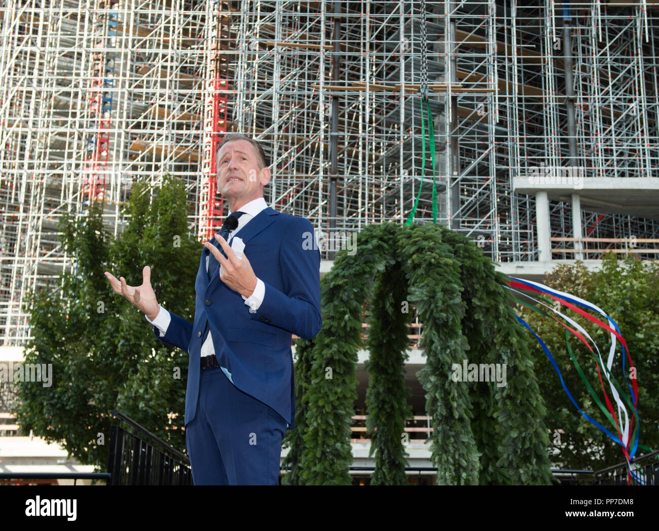 Dr. Mathias DOEPFNER (Management Chairman Axel Springer SE) welcomes ...