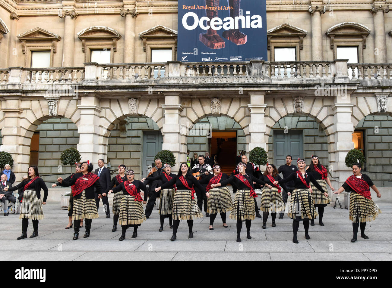 Maori haka ceremony south pacific hi-res stock photography and images ...