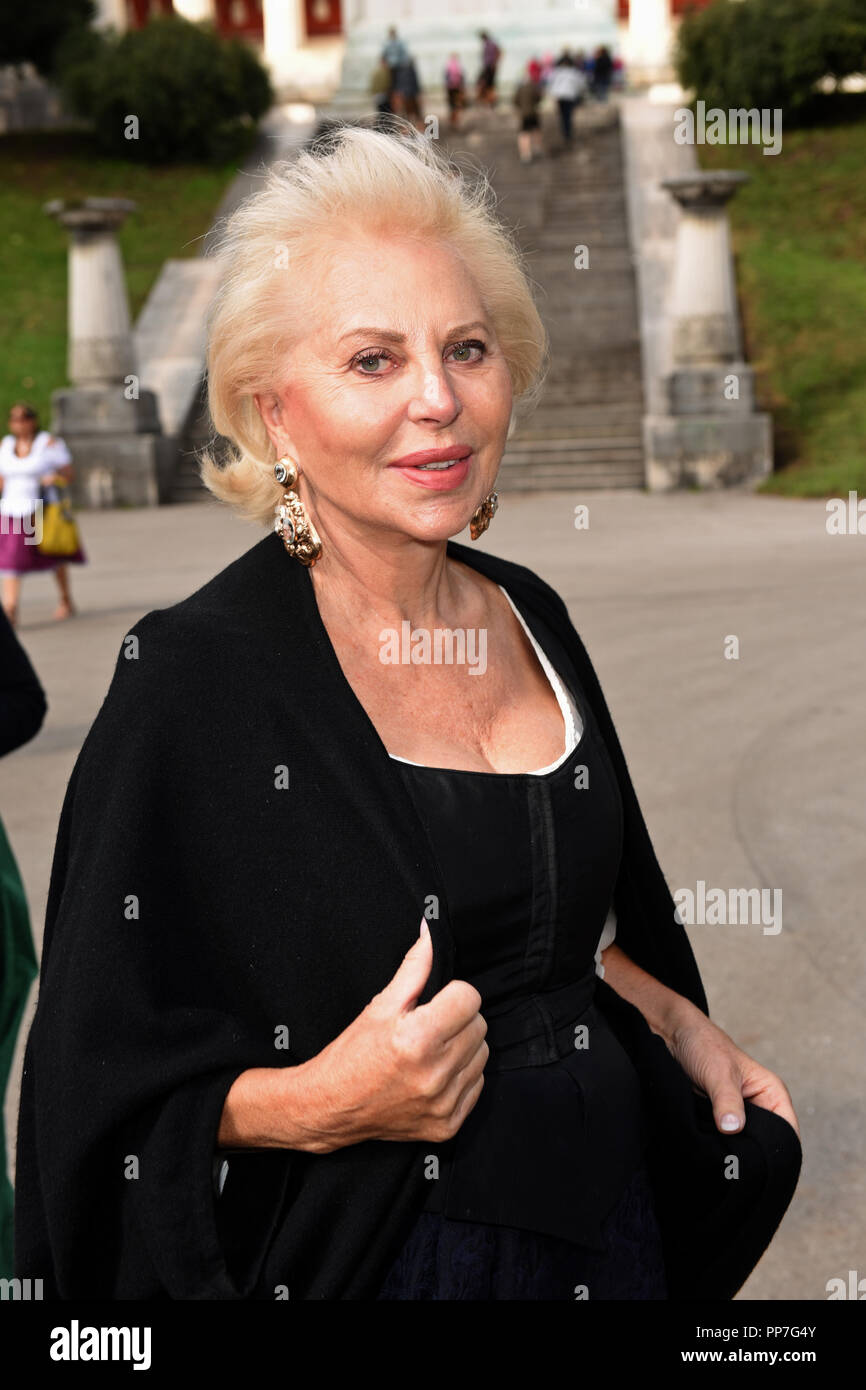 Munich, Bavaria, Germany. 24th Sep, 2018. Eva Maria O'Neill comes to ...