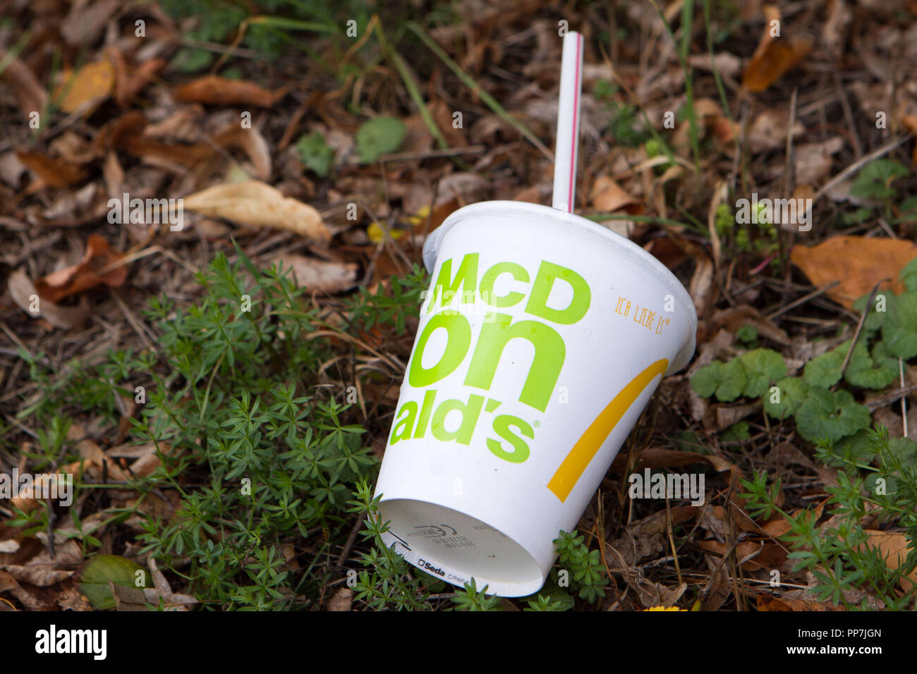Pirna, Saxony. 24th Sep, 2018. McDonalds has a problem with the waste ...