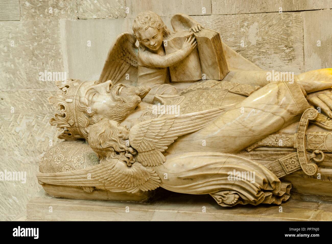 sarcofago de Jaume II, mausoleo de los reyes de Mallorca,construido en ...