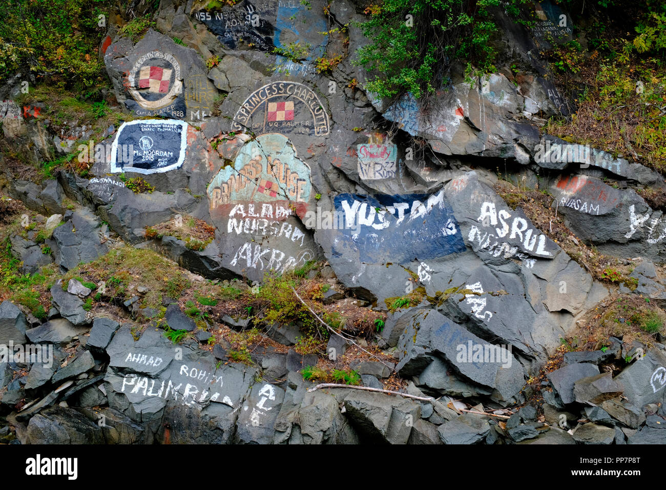 Painted rocks hi-res stock photography and images - Alamy