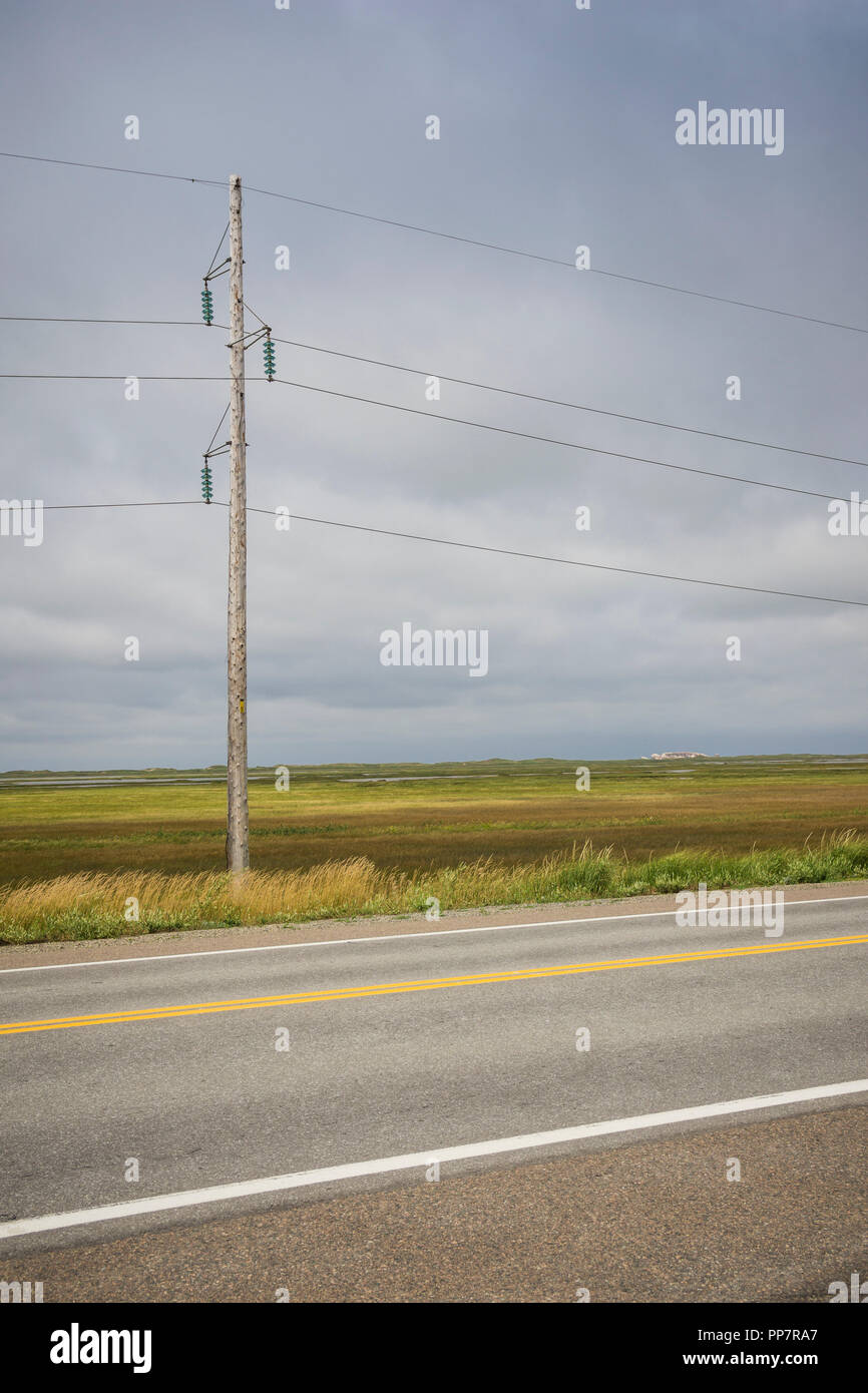 Utility poles line country road hi-res stock photography and images - Alamy