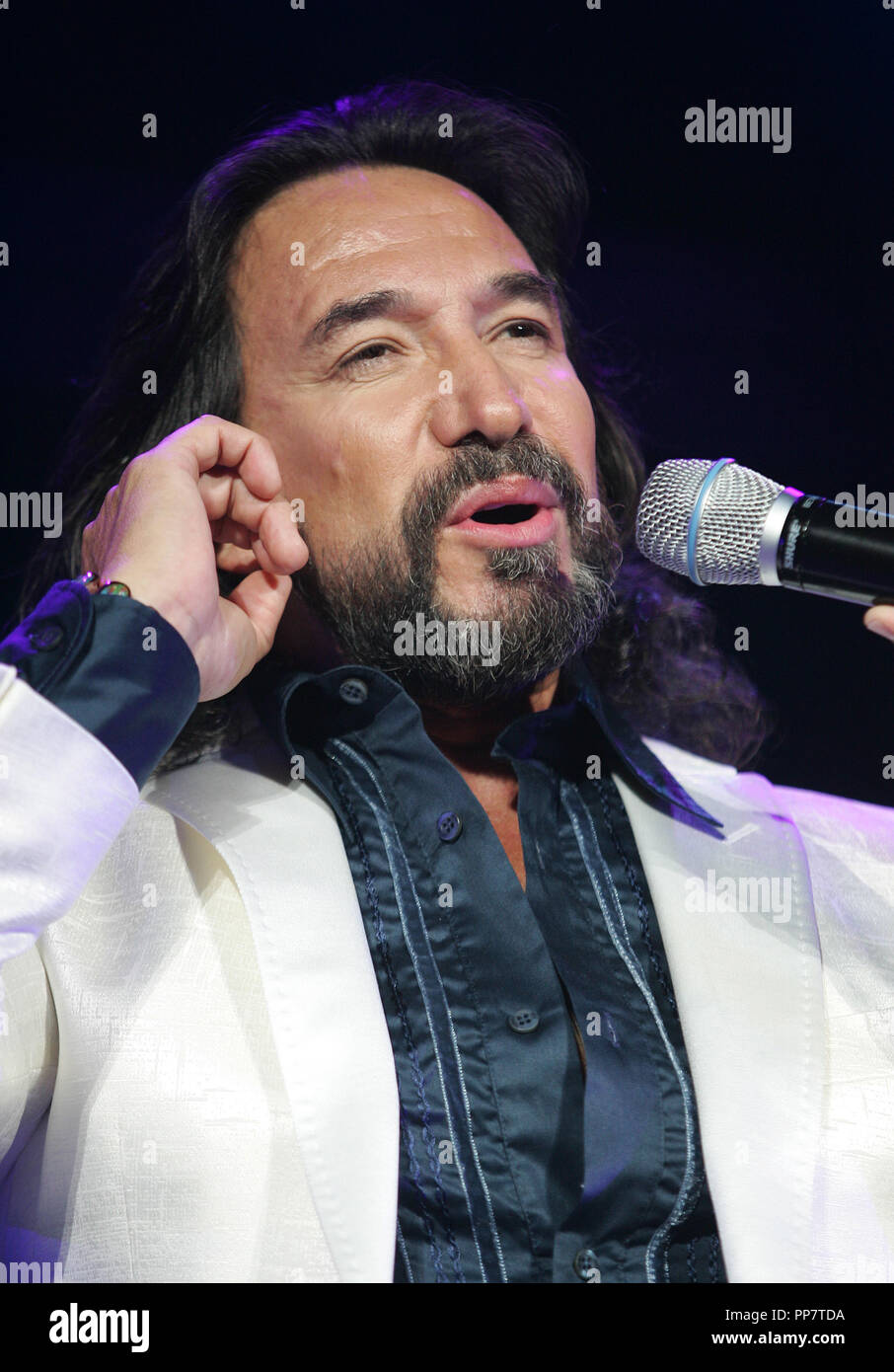 Mexican singer Marco Antonio Solis performs in concert at the American ...