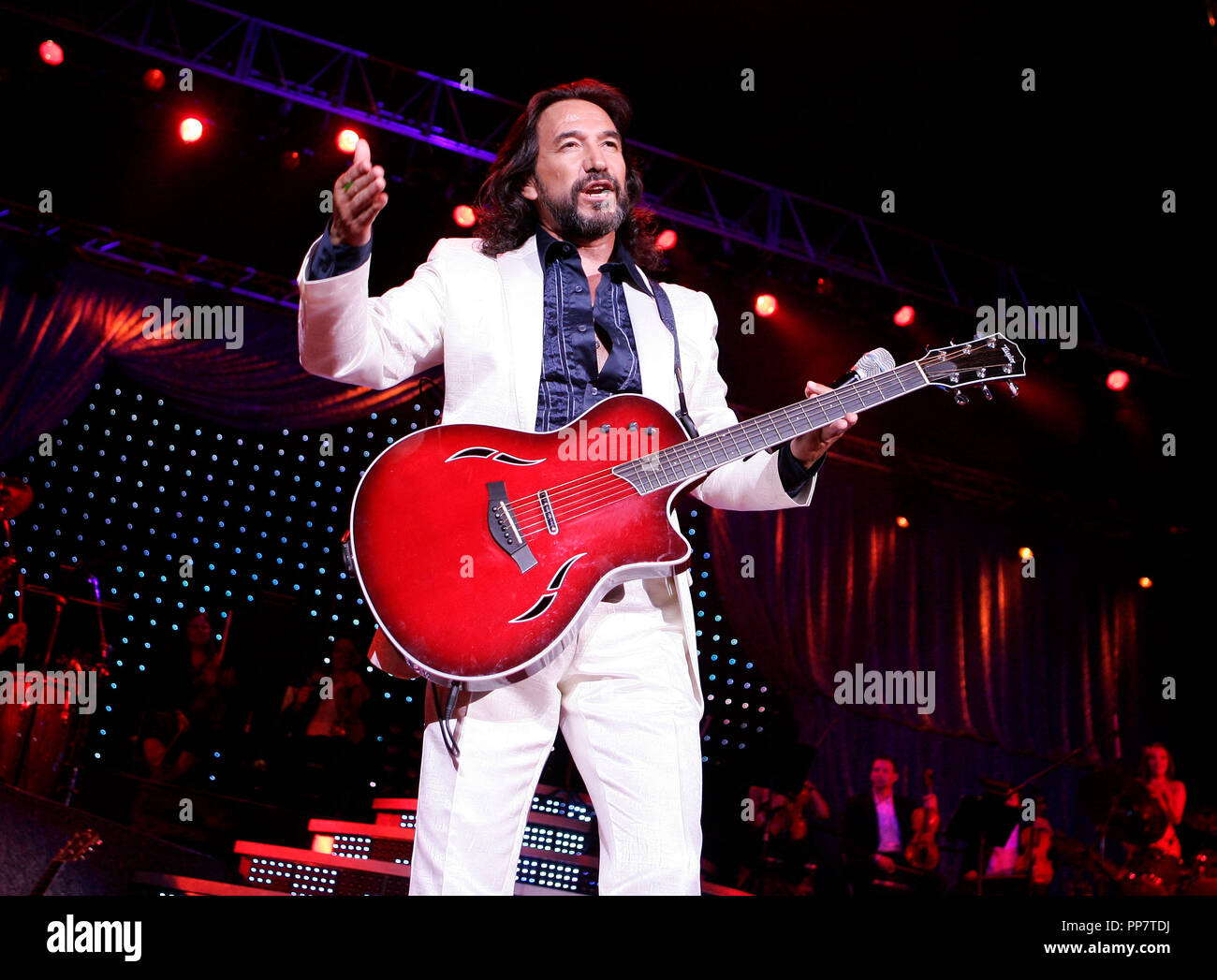 Mexican singer Marco Antonio Solis performs in concert at the American ...