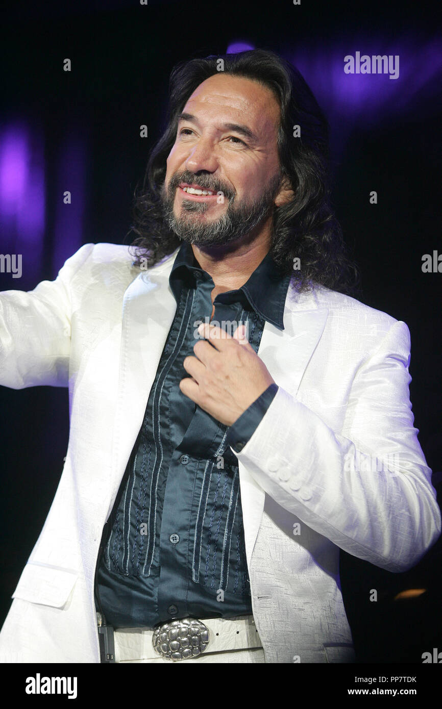 Mexican singer Marco Antonio Solis performs in concert at the American ...