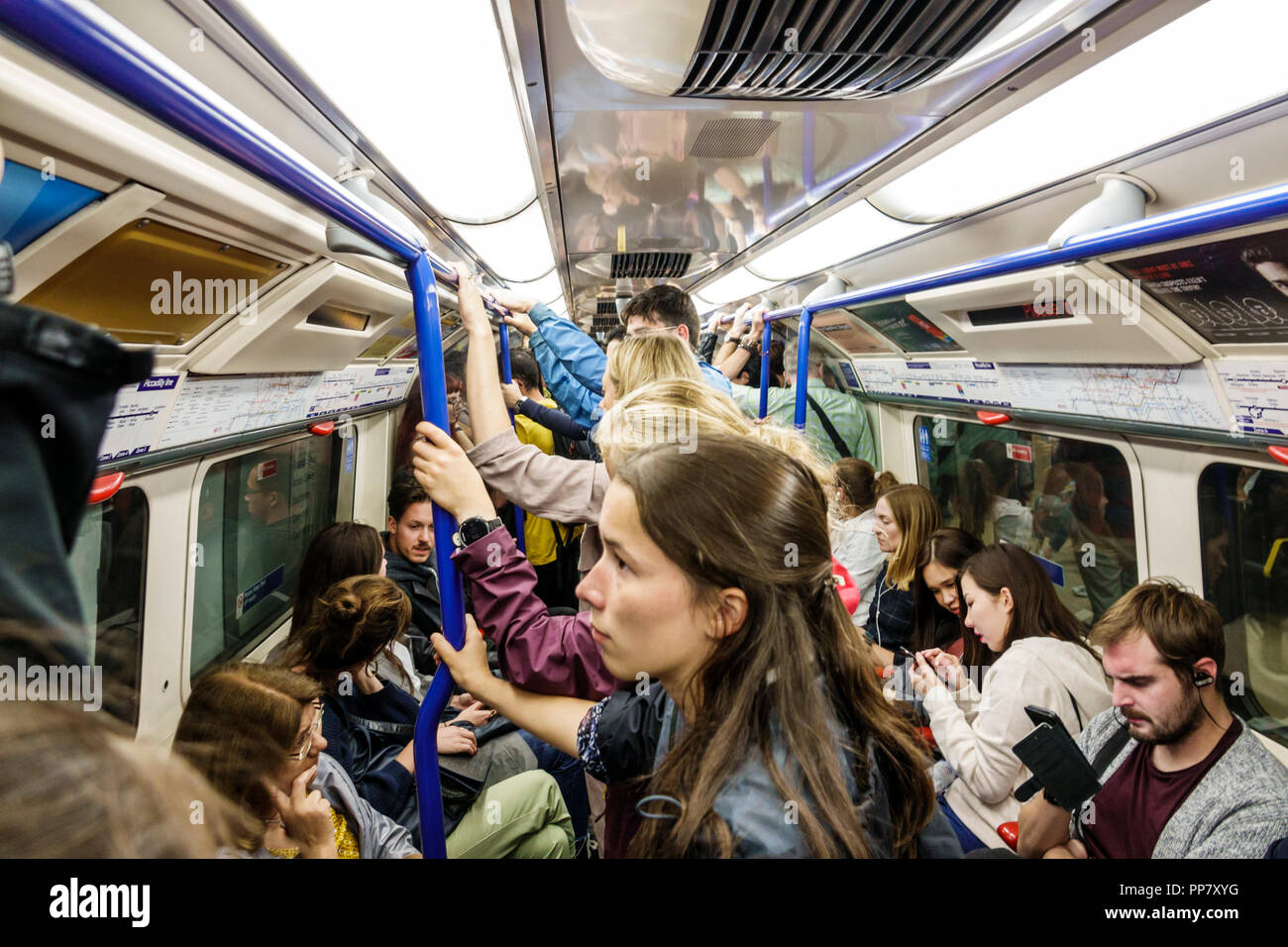 South Kensington Underground Station Train Tube Subway Tube High ...
