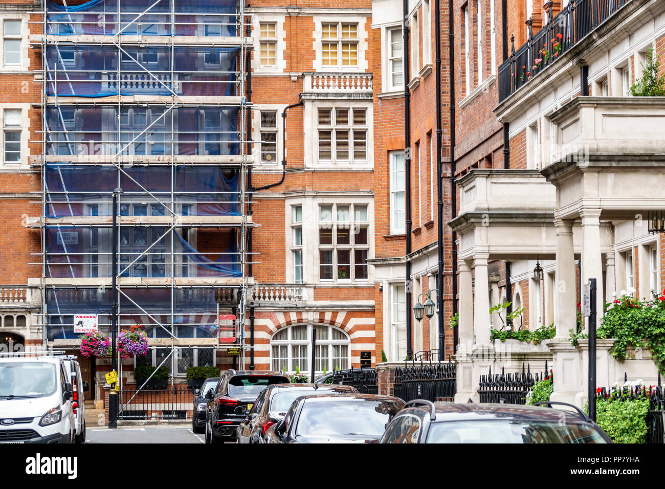 London landmarks and scaffolding hi-res stock photography and images ...