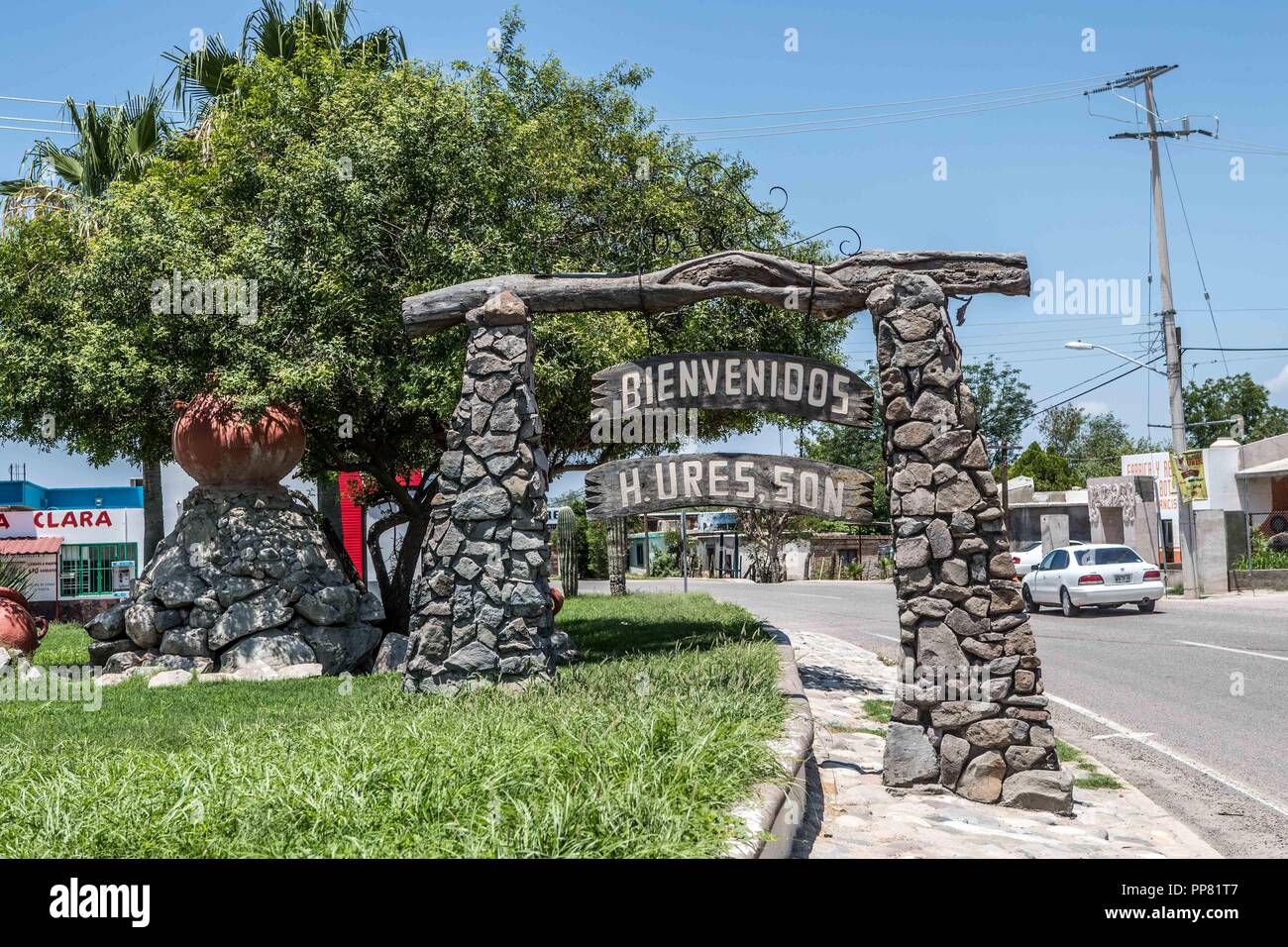 Bienvenidos a Ures. Entrada el pueblo de Ures, que forma parte de los ...