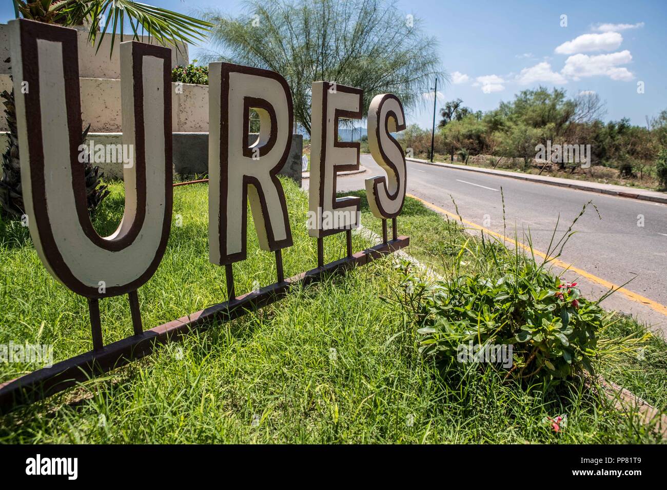 Bienvenidos a Ures. Entrada el pueblo de Ures, que forma parte de los ...