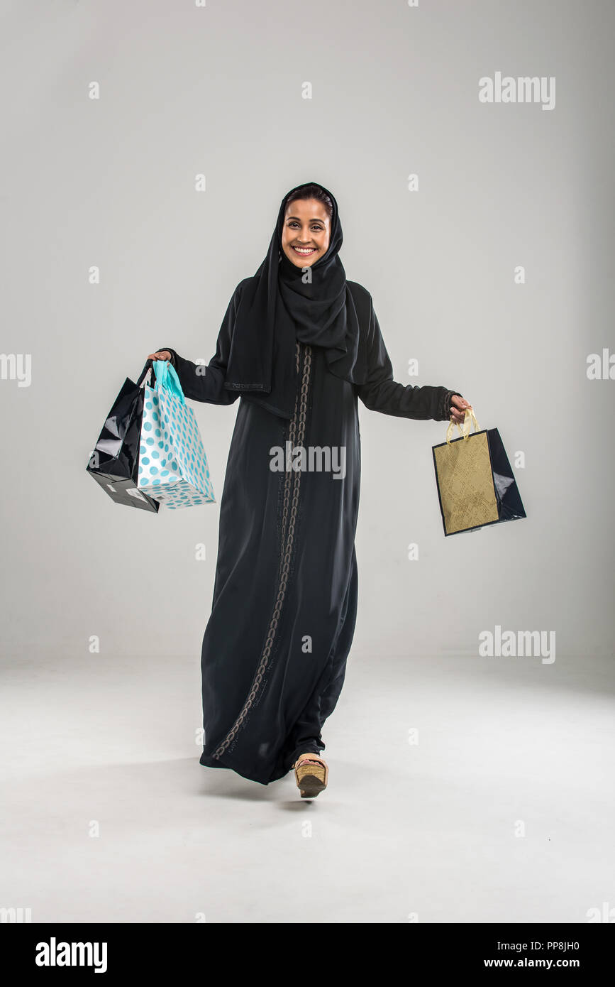 Abaya full body hi-res stock photography and images - Alamy