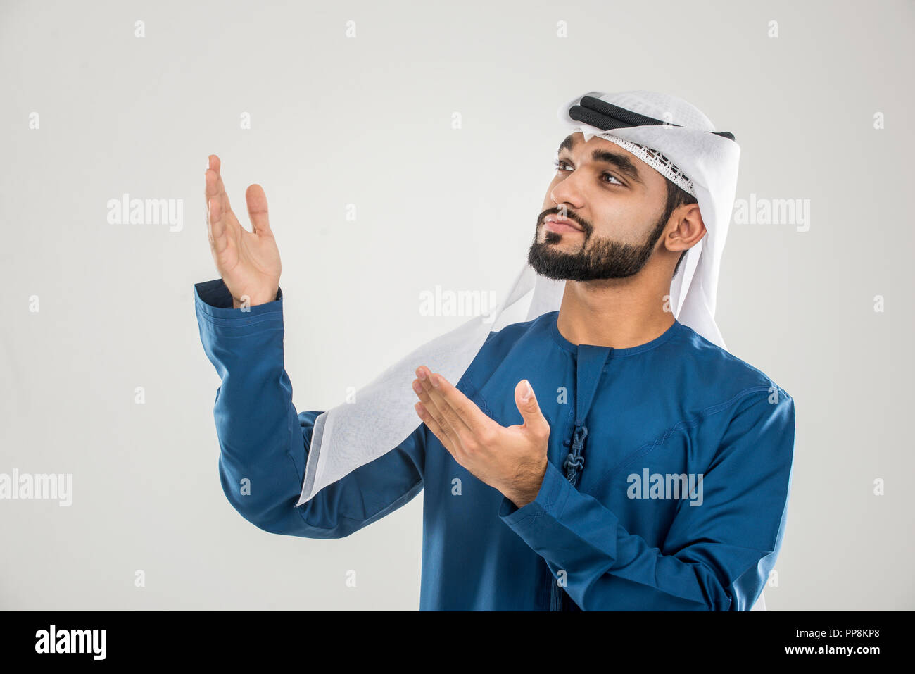 Portrait of arabic man with kandora in a studio Stock Photo - Alamy