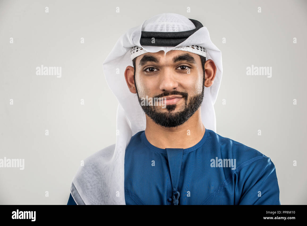 Portrait of arabic man with kandora in a studio Stock Photo - Alamy