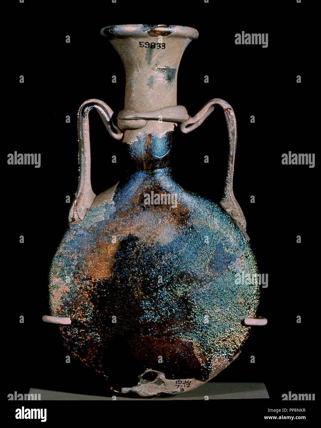 VASO EGIPCIO DE VIDRIO - PERIODO ROMANO - SIGLO II AC. Location ...