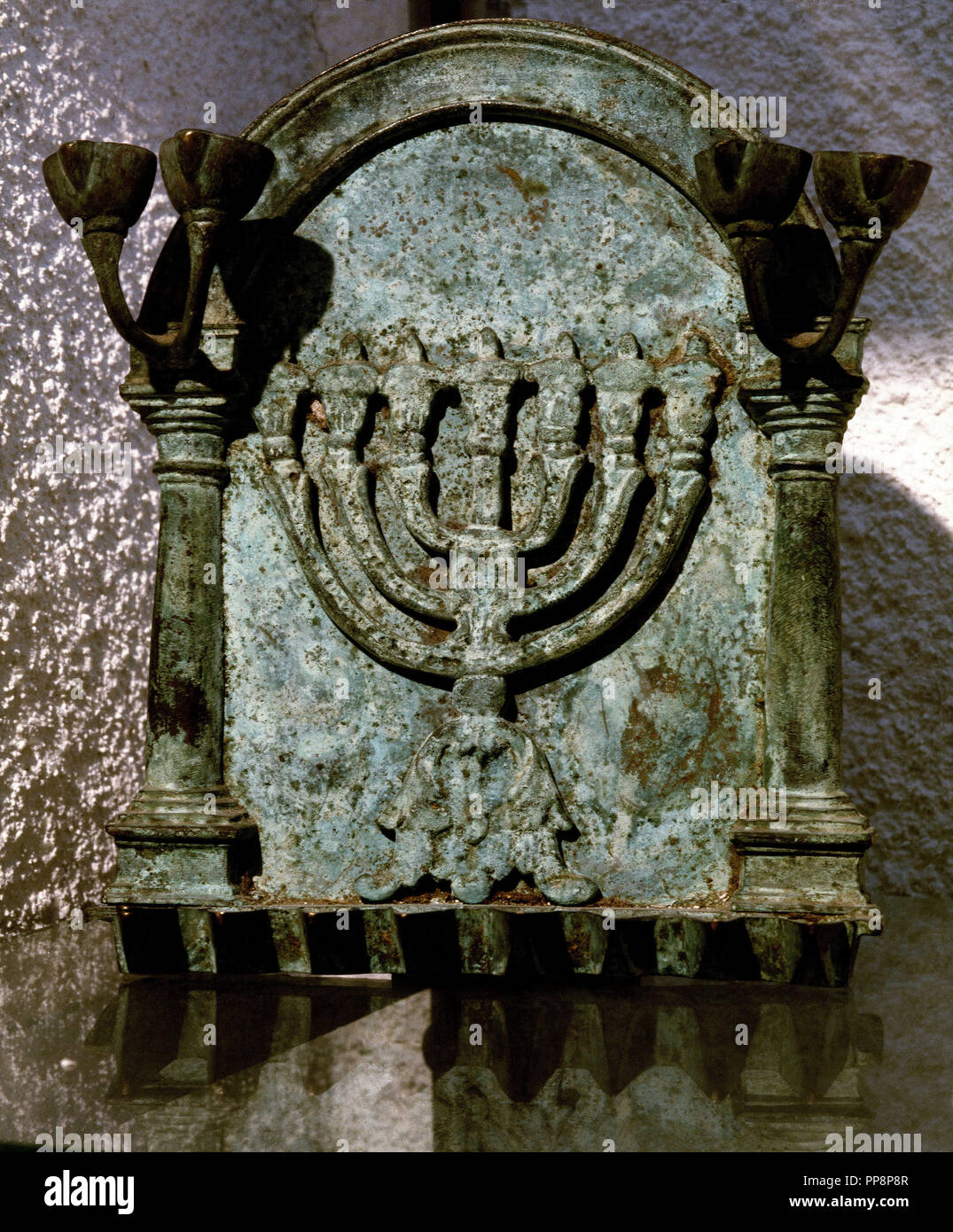 Candelabro de bronce hi-res stock photography and images - Alamy