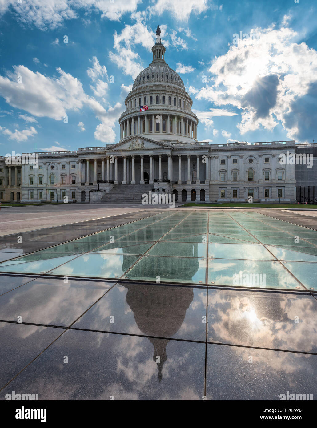 Washington dc skyline flag hi-res stock photography and images - Alamy