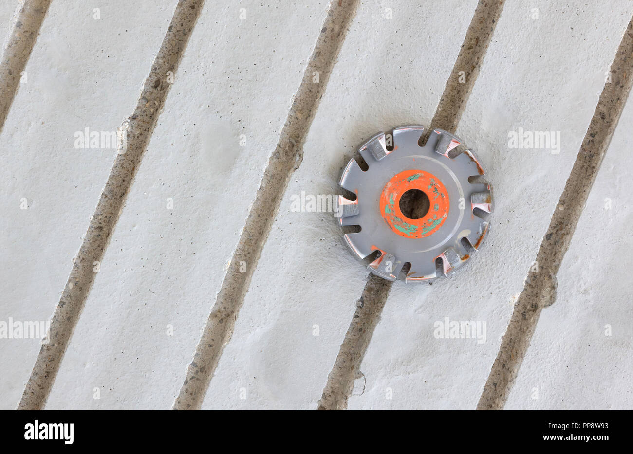 Milling in concrete floor - Preparation for underfloor heating - Disk ...