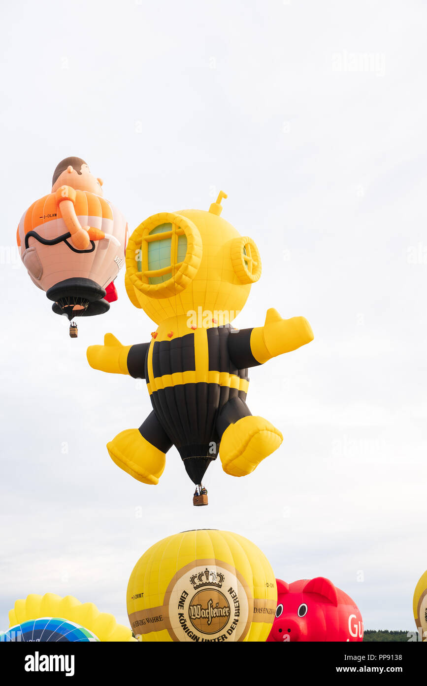 Sky diver air balloon hi-res stock photography and images - Alamy