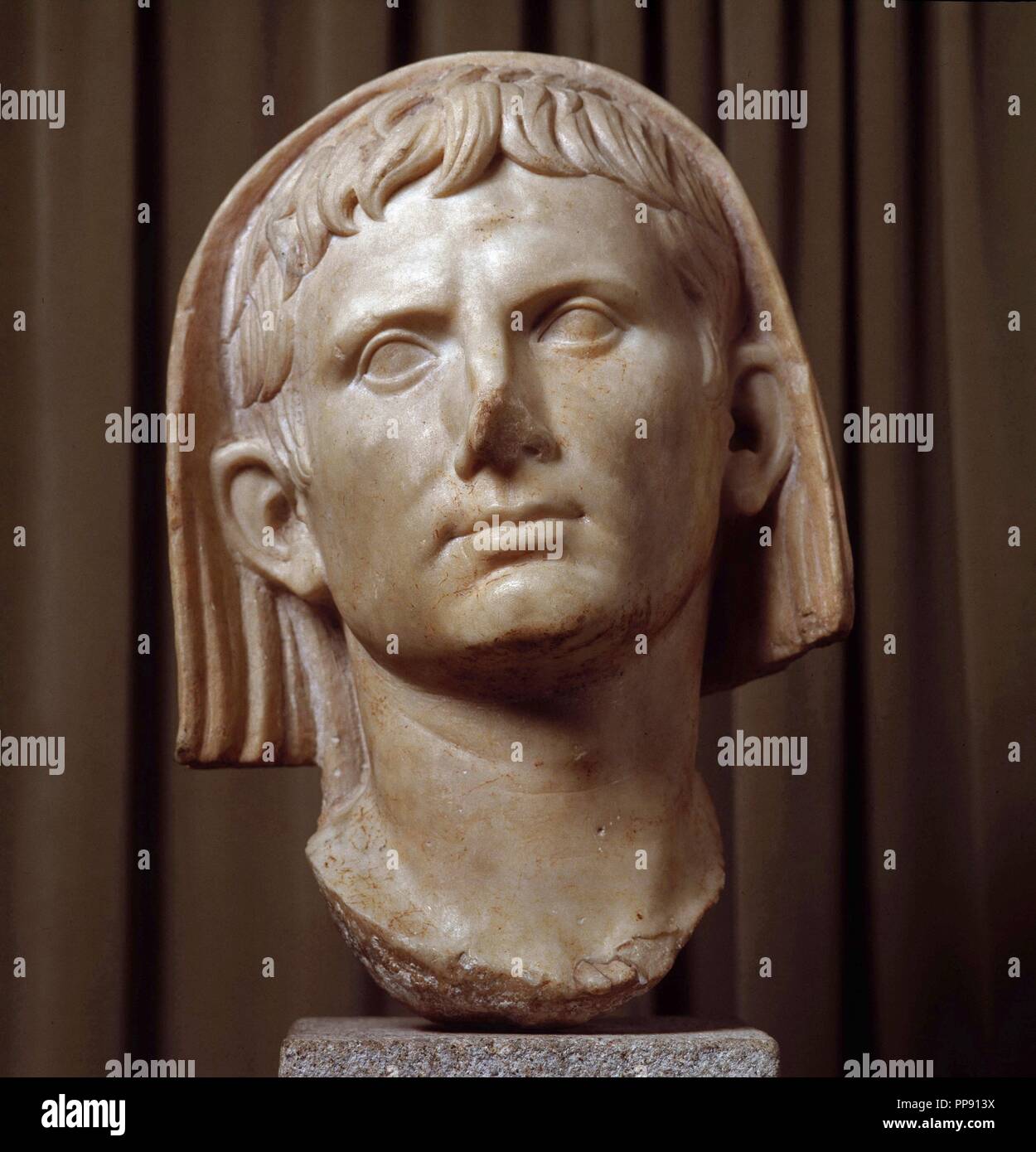 Cesar Octavio Roma F_1420912233.jpg