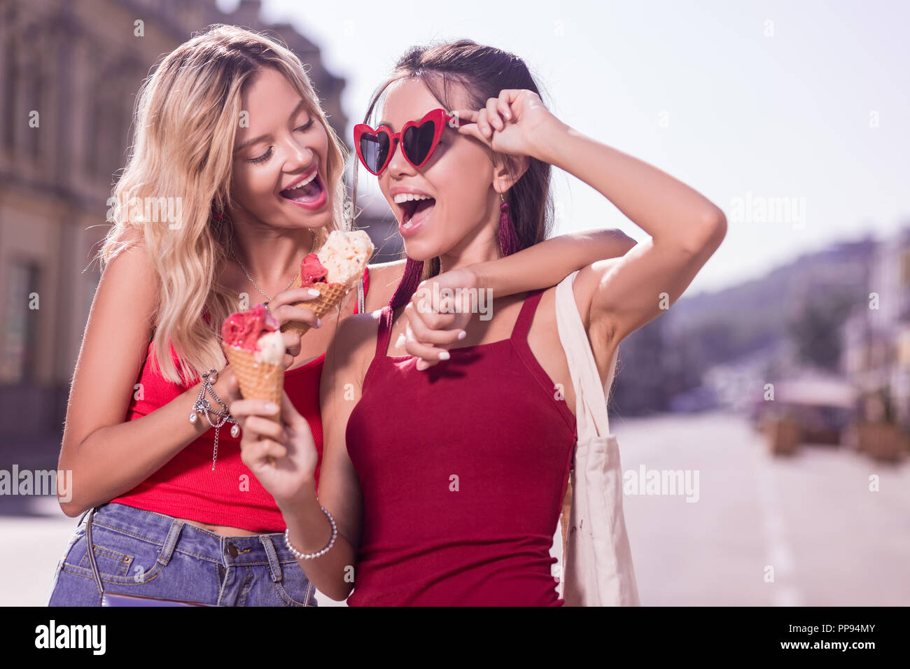 Ice cream best friends hi-res stock photography and images - Alamy