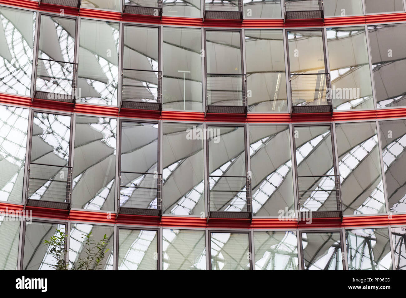 Reflective light structure hi-res stock photography and images - Alamy