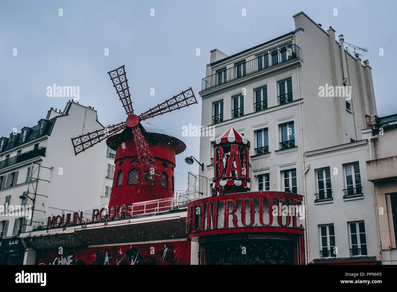 A Snowy Paris Scene Stock Photo - Alamy