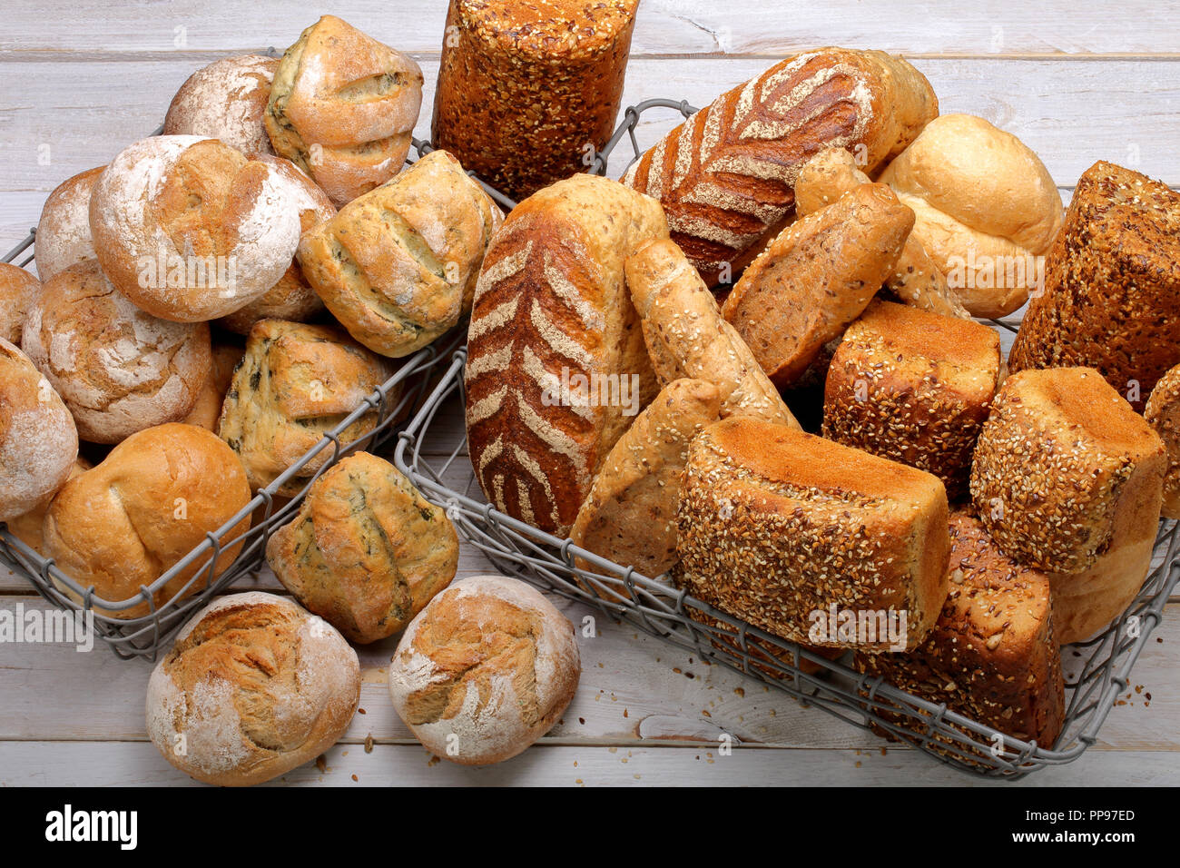 Different types bread in basket hi-res stock photography and images - Alamy
