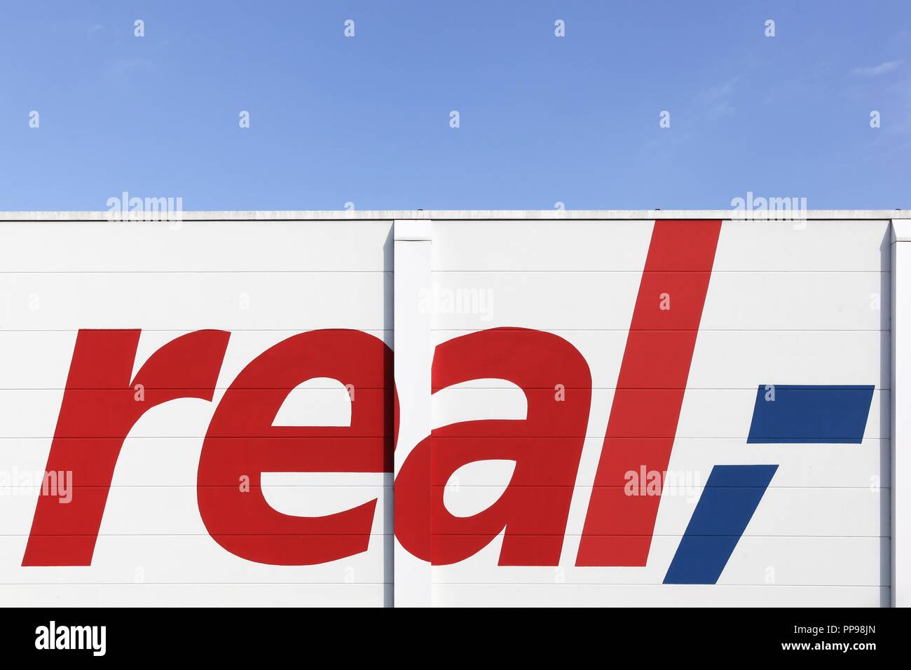 Retail giant hi-res stock photography and images - Alamy