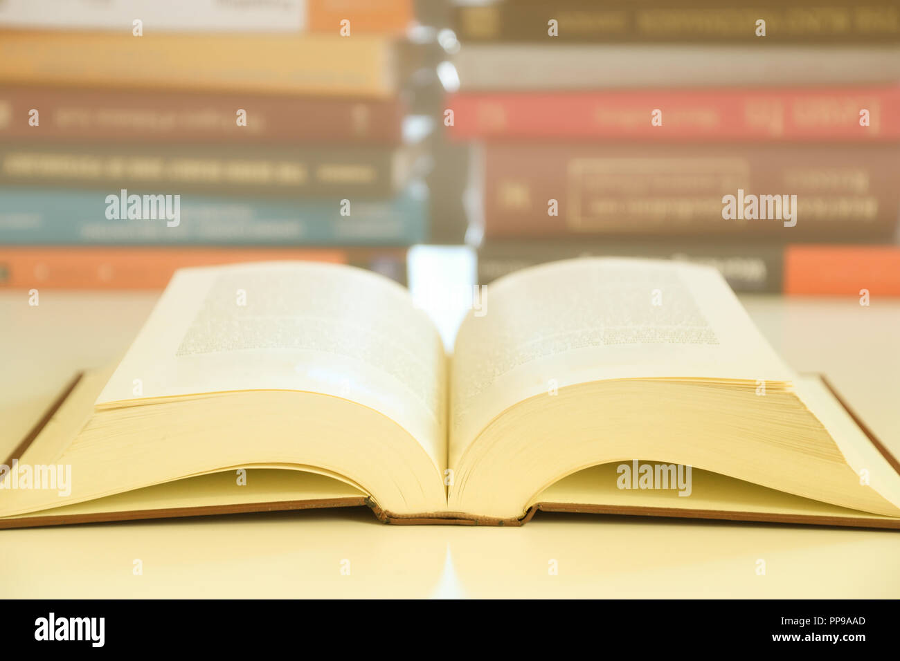 Open book on table hi-res stock photography and images - Alamy