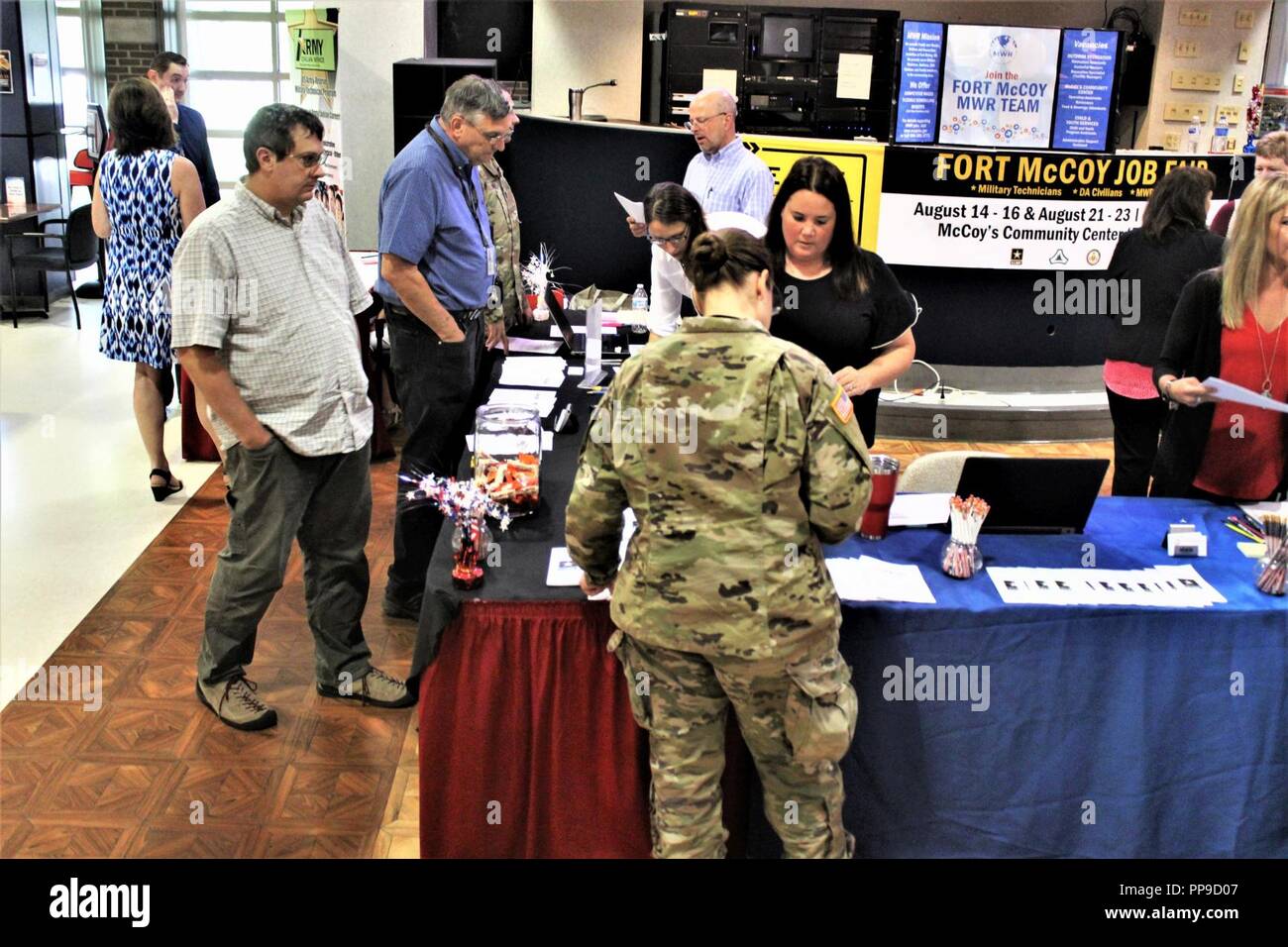 Office of civilian human resources hi-res stock photography and images ...