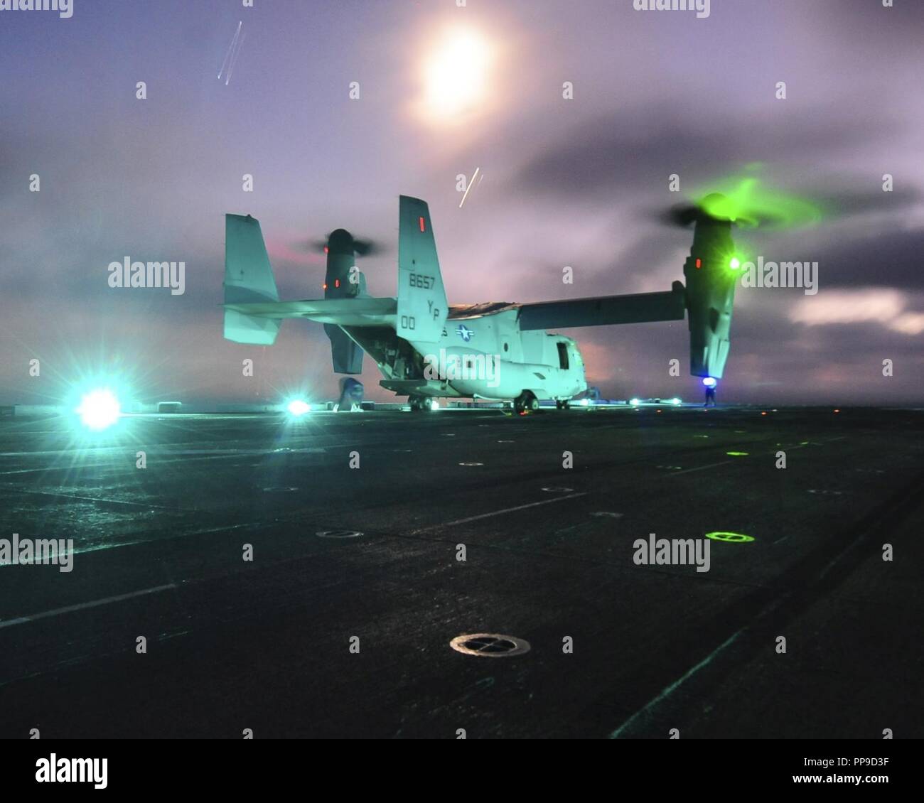 OCEAN (Aug. 14, 2018) An MV-22B Osprey, assigned to Marine Medium ...