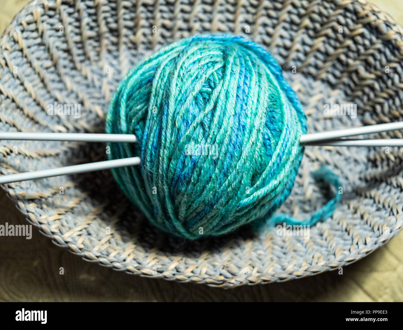 Straw knitting hi-res stock photography and images - Alamy
