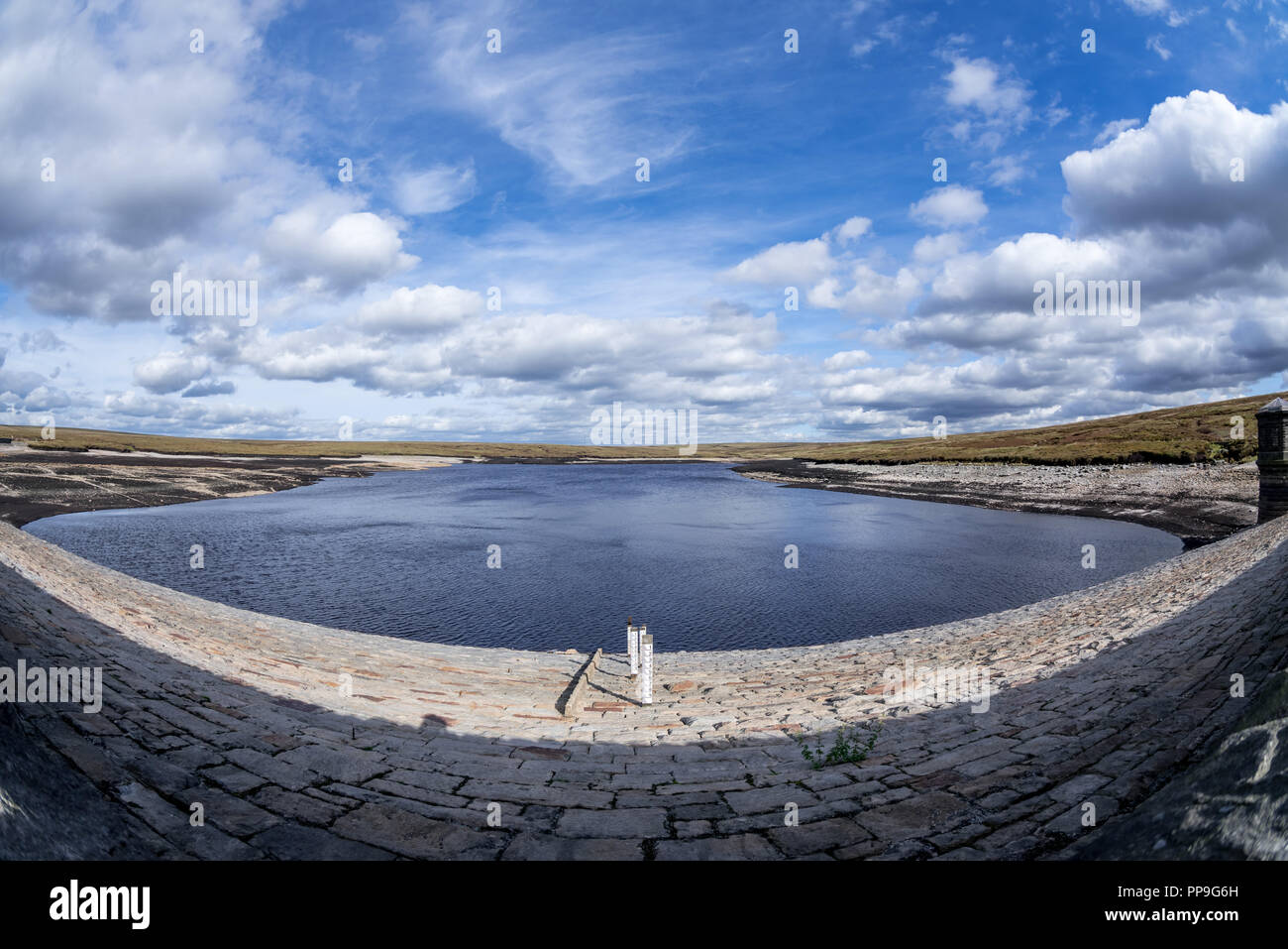 Dove stone reservoir sailing hi-res stock photography and images - Alamy
