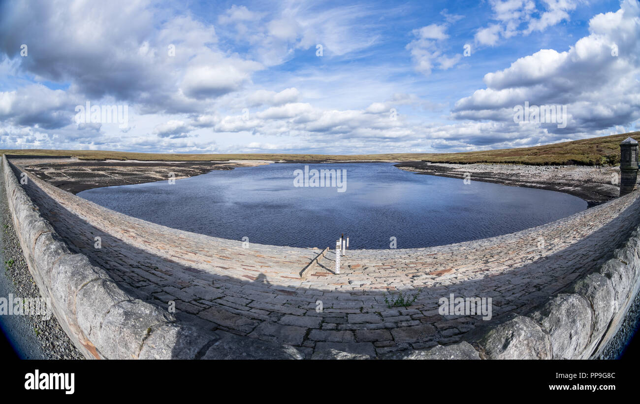 Dove stone reservoir sailing hi-res stock photography and images - Alamy