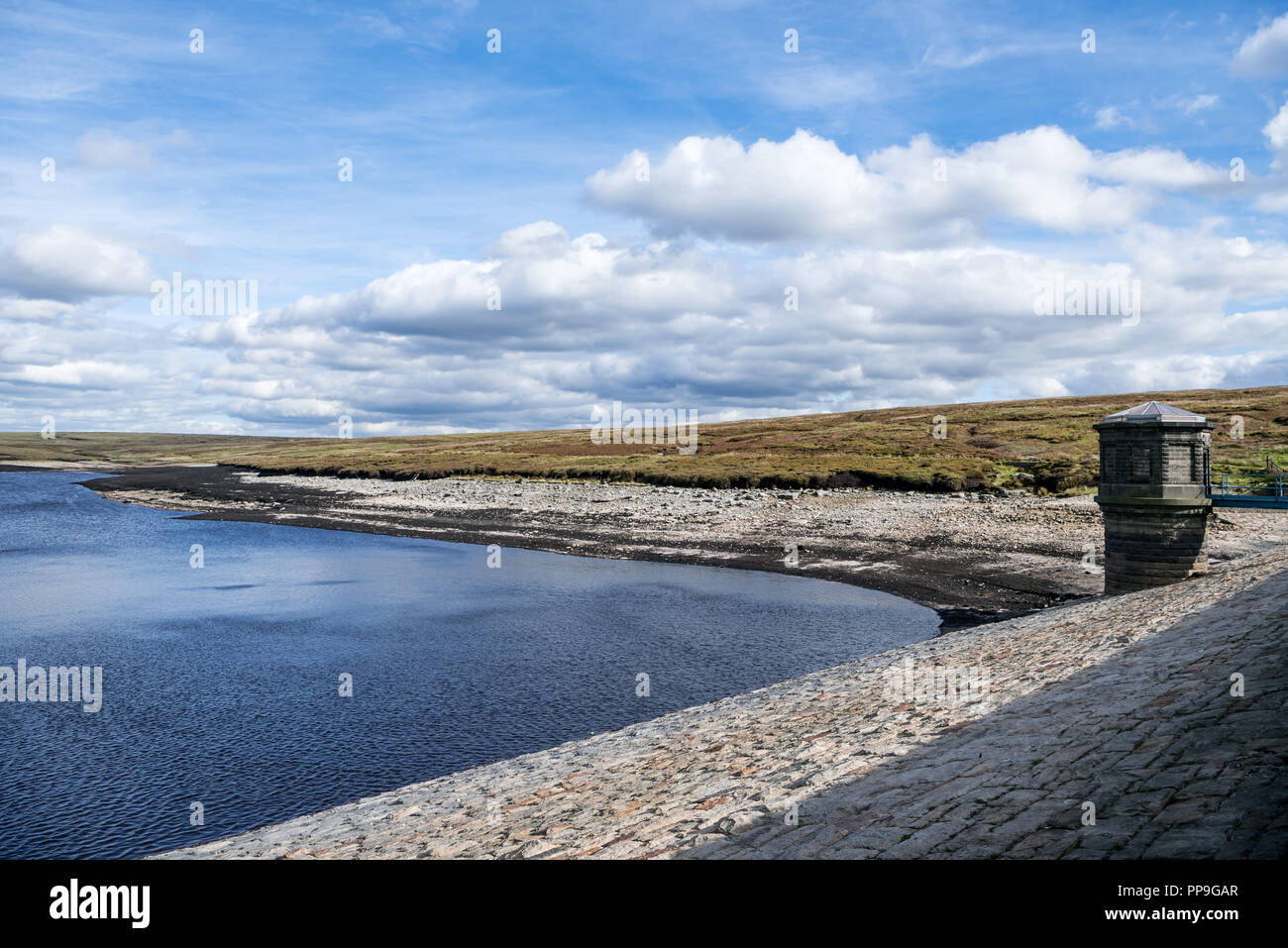 Dove stone reservoir sailing hi-res stock photography and images - Alamy
