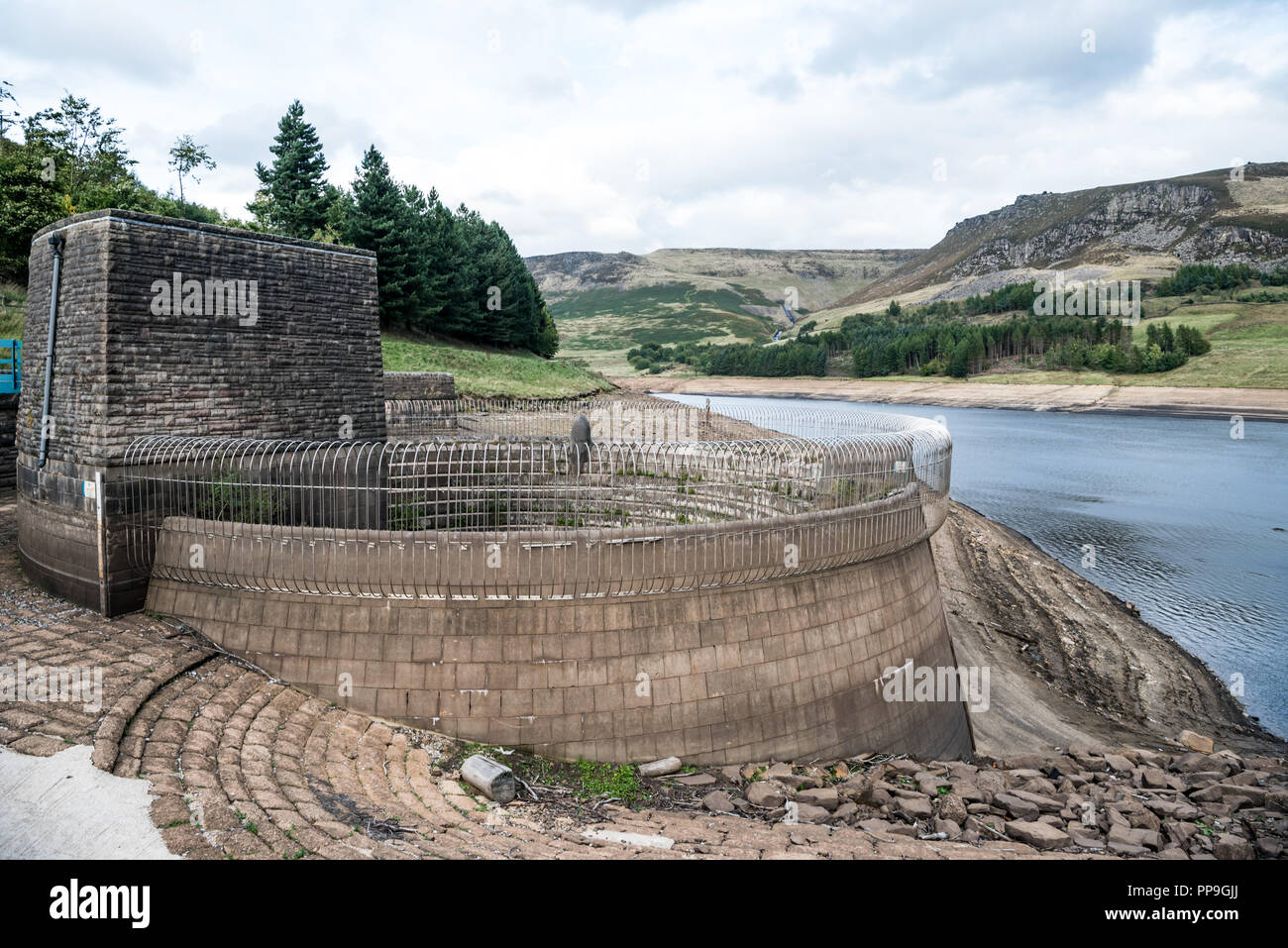 Dove stone reservoir sailing hi-res stock photography and images - Alamy