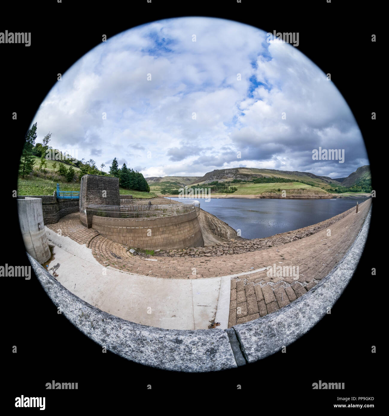 Dove stone reservoir sailing hi-res stock photography and images - Alamy